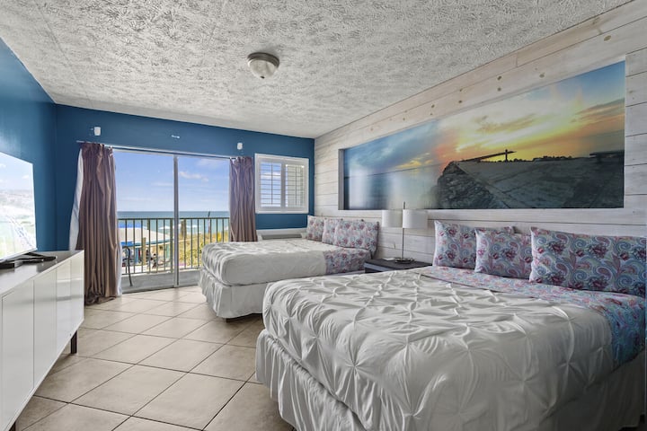 Oceanfront Inn, Private Balcony, 2 Full Beds #16 - Fort Pierce, FL