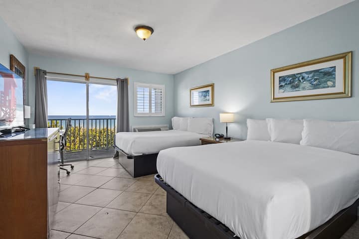 Ocean View Hotel Room W/ Balcony- 2 Full Beds #18 - Fort Pierce, FL