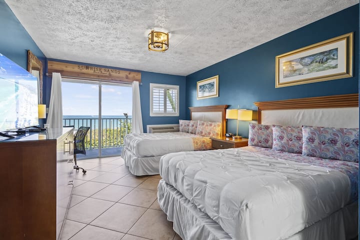 Ocean View Hotel Room W/ Balcony- 2 Full Beds #20 - Fort Pierce, FL