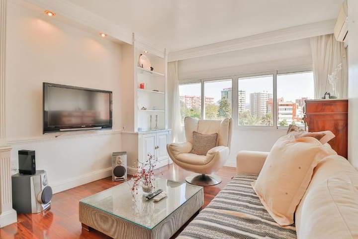 Big Apartment, Close To Train Station - Málaga