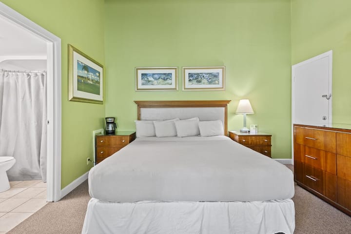 Oceanfront Inn, Standard Room, King Bed, Town View - Fort Pierce, FL