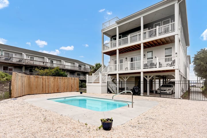 Walk To Beach | Pool | Ocean View | Parking | - Topsail Beach, NC