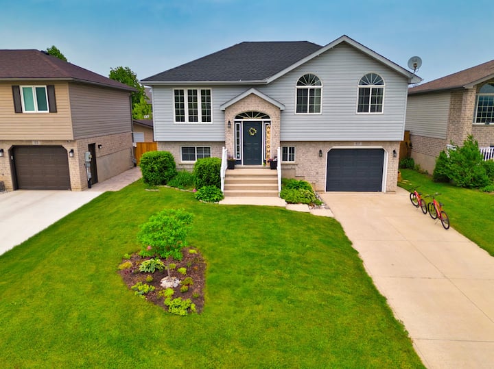 Walk To Beach & Downtown | Enclosed Backyard, Deck - Thornbury
