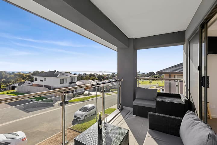 Sea View Seaside Retreat, Pet Friendly. - Geelong