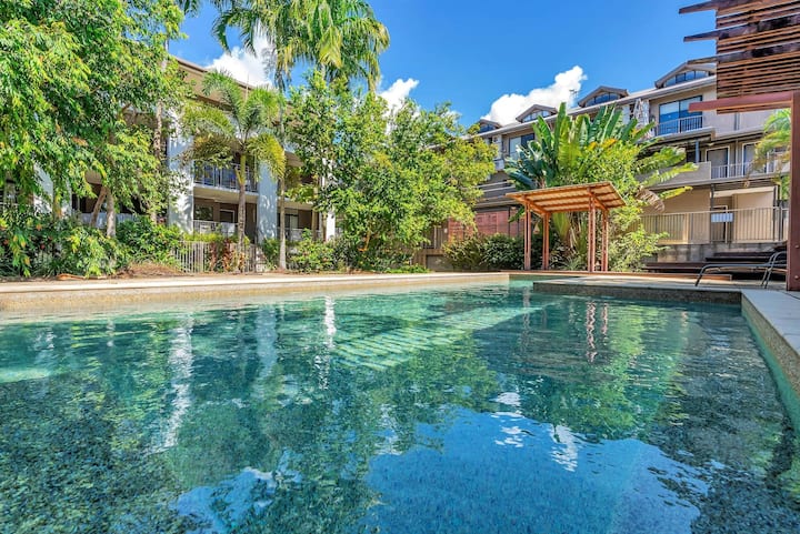 The Loft—trendy Coastal Charm With Pool - Cairns