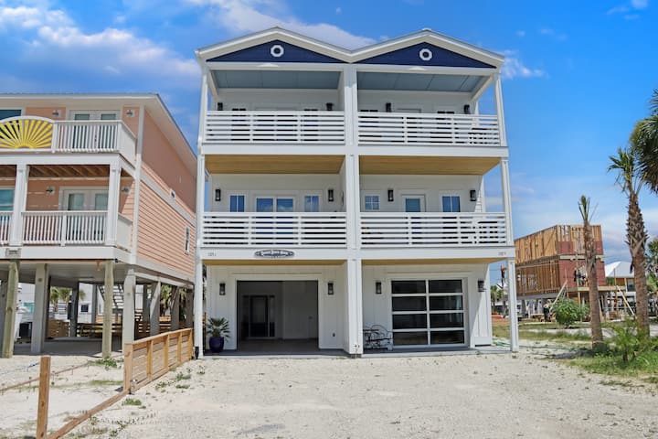 Biggie’s Beach House: Coastal Luxury In Mxb - Mexico Beach, FL