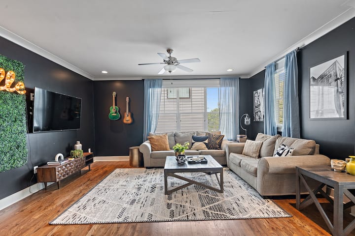 East Nashville's Best! 2 Br, 1.5 Ba - Cozy Vibes! - Nashville, TN