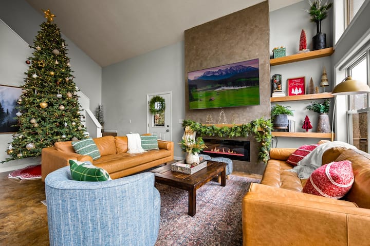 Mountain View Lake House | Hot Tub, Theater, Pets - 塞維爾維爾