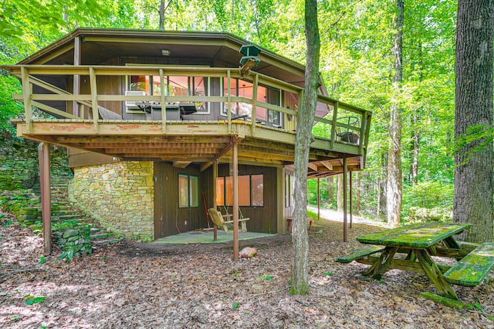 'The Round House' - Treetop North Carolina Cabin! - Hendersonville, NC