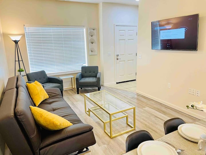 2 Bd, 2.5 Baths, Sleeps 5/a8 - Sparks, NV