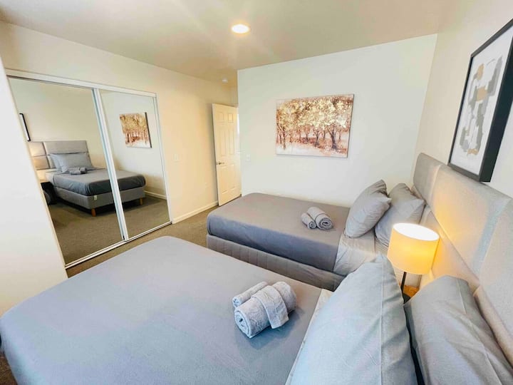 2 Bd, 2.5 Baths, Sleeps 5/a8 - Sparks, NV