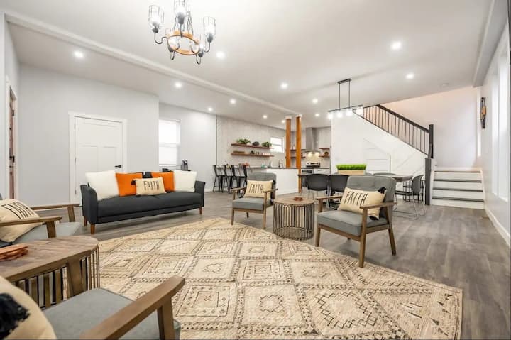 Dt Farm House W/ A Ton Of Space - Indianapolis, IN