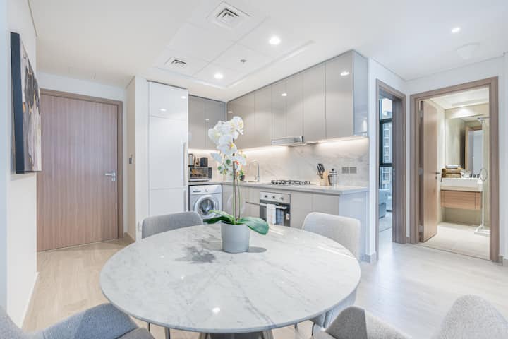 Charming 2br Home With Elegant Interior - Dubai