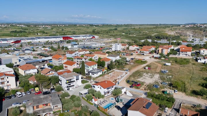 Holiday Home Daleo With Pool And Jacuzzi - Zadar