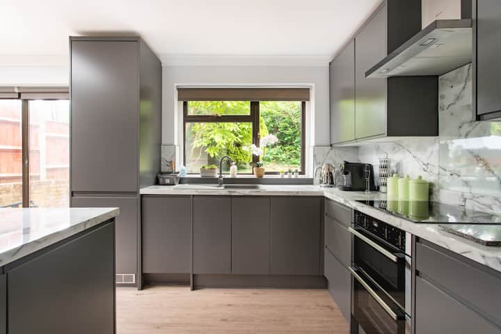 Charming Retreat Near Grange Hill (Central Line) - Ilford