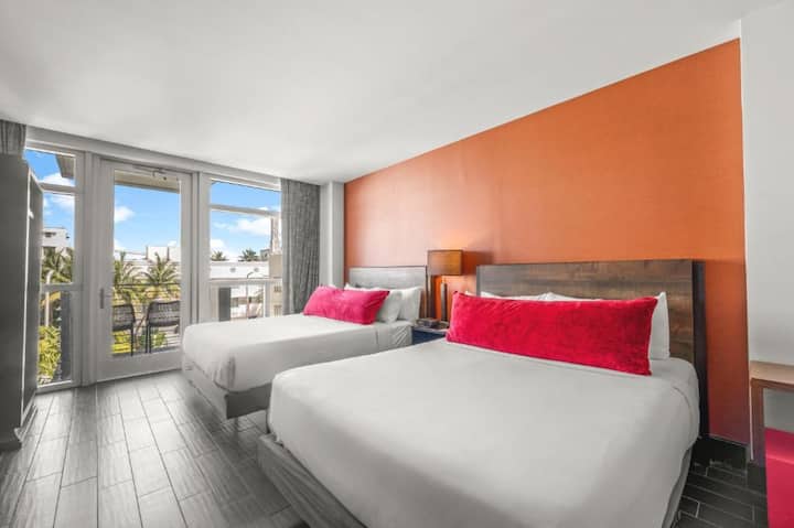 Sunny Stay | Beach. Rooftop Pool. Pool Views. - Miami Beach, FL