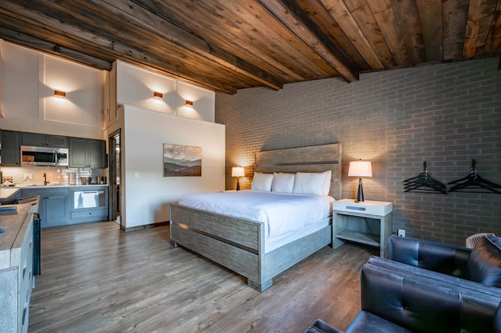 Cove Creek Lodge 208: Accessible Double Queen - Oakland, MD