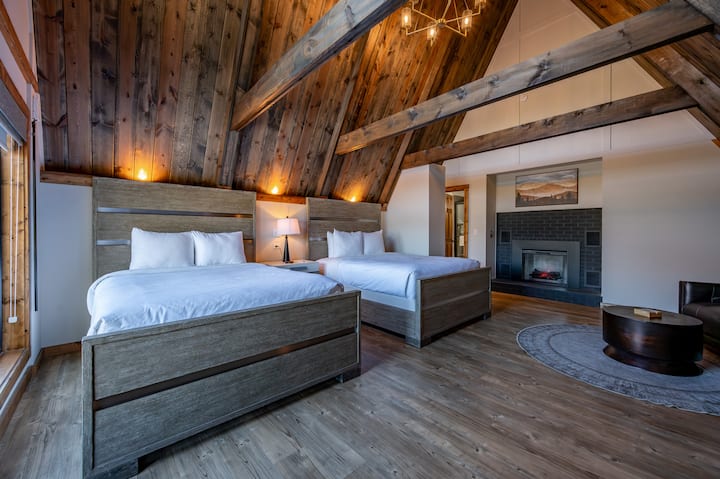 Cove Creek Lodge: 210 Standard 2-queen W/fireplace - Deep Creek Lake, MD