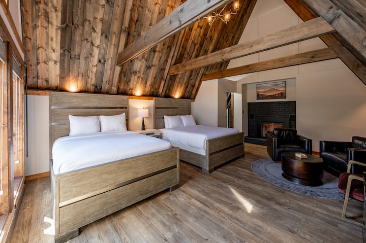 Cove Creek Lodge: 211 Dog Friendly 2-queen+firep. - Deep Creek Lake, MD