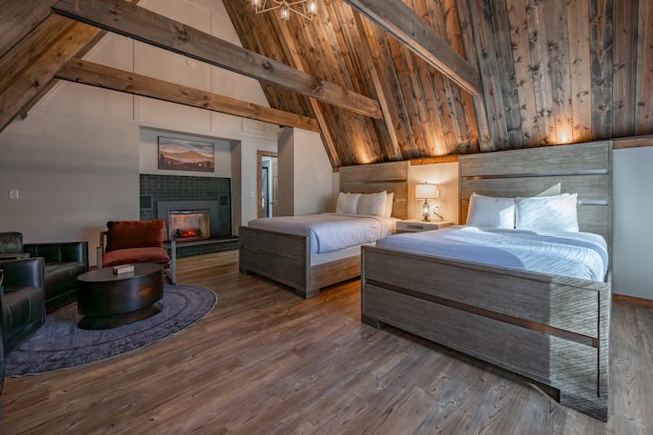 Cove Creek Lodge: 217 Lakeside 2-queen W/fireplace - 오클랜드