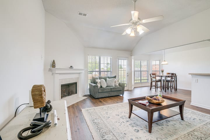 Large Backyard: Peaceful Home In Southaven! - Southaven, MS