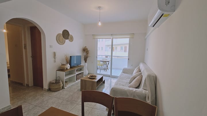 Stay: Miracle Apartment|2br|walk To The Beach - Larnaca