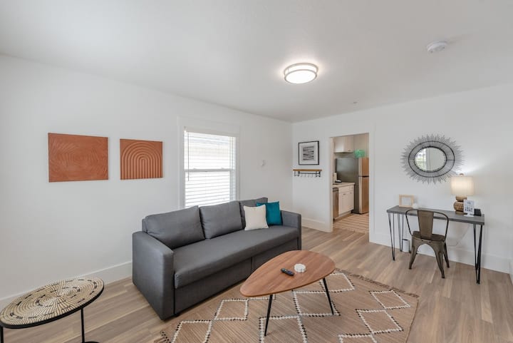 #Stayinmydistrict Coos Bay Goldfinch Cottage - Coos Bay