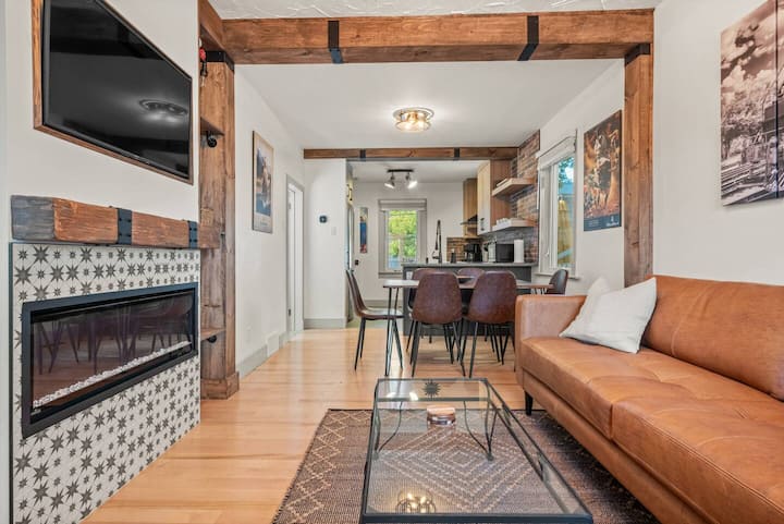 Charming Urban Retreat With Outdoor Oasis & Sauna - カルガリー