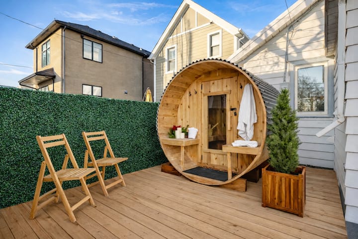 Outdoor Sauna Oasis Near Stampede, 2br, Parking - Fort Calgary