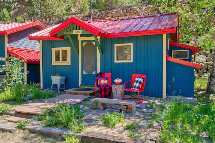 Charming Riverside Studio — Couples’ Getaway - Allenspark, CO