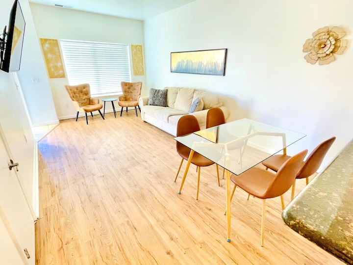 2 Bd, 2.5 Baths,3tvs,sleeps 7/f9 - Reno, NV
