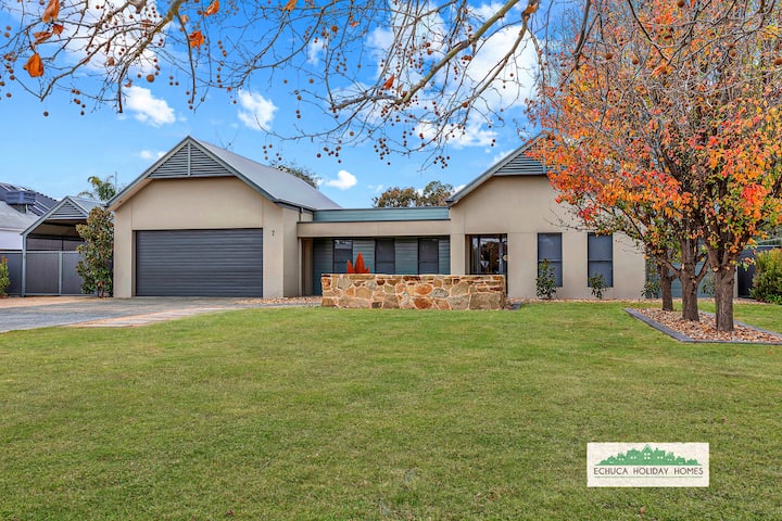 Luxury Pool Villa | Murray River | 4br - Echuca