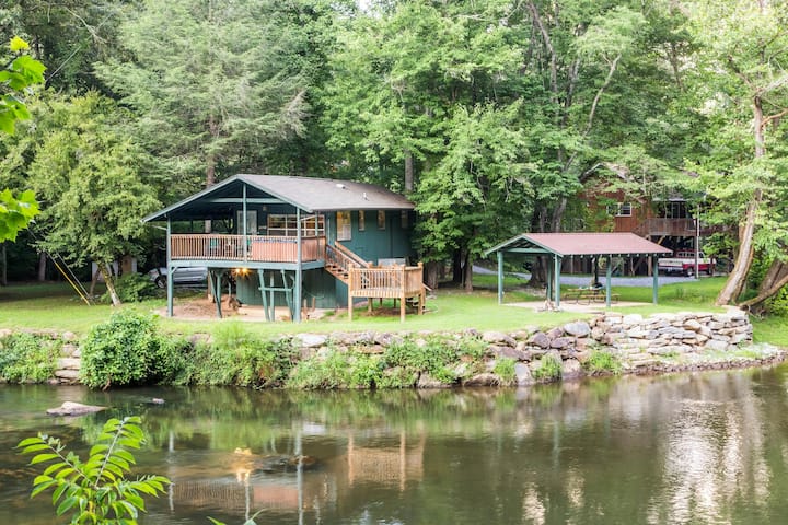 2br Riverfront | Hot Tub | Balcony | Firepit - Sylva, NC