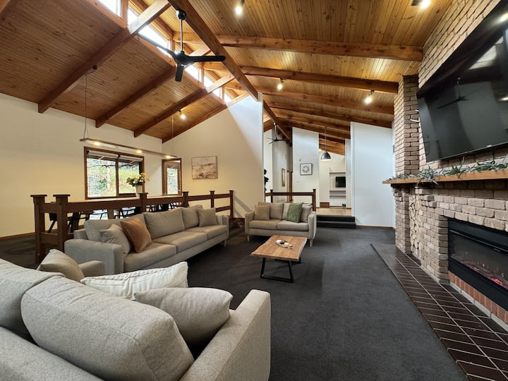 Mountbatten Lodge Four Bedroom - Porepunkah
