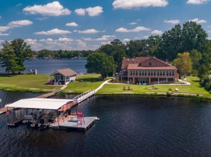 Location & Views! Cozy With Room For 10. Outdoor F - Marion, IL