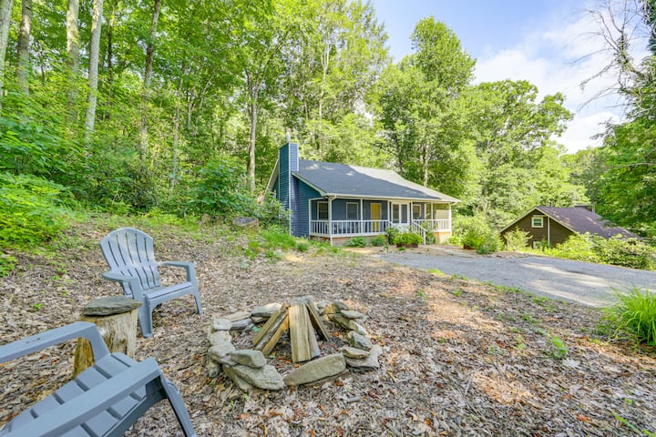 Creek View + Hot Tub: Woodsy Maggie Valley Cottage - Maggie Valley, NC