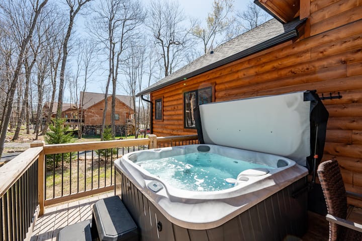 Wisp-top Chalet W/ Luxe Suites & Hot Tub - Deep Creek Lake, MD