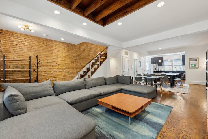 Huge 6 Queen Bed Home With Two Decks & Parking - Washington, D.C., DC