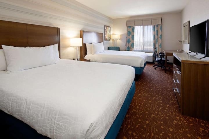 Live Your Best Stay! 2 Relaxing Units, Indoor Pool - Albuquerque, NM