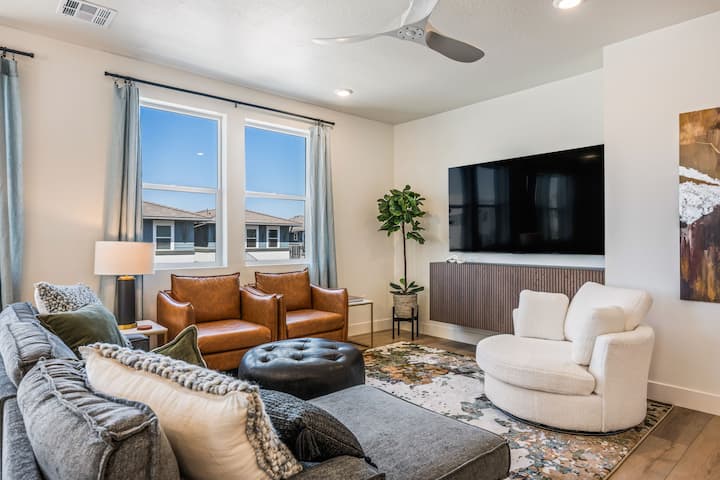 Desert Beach Retreat: Desert Color Lagoon - St. George