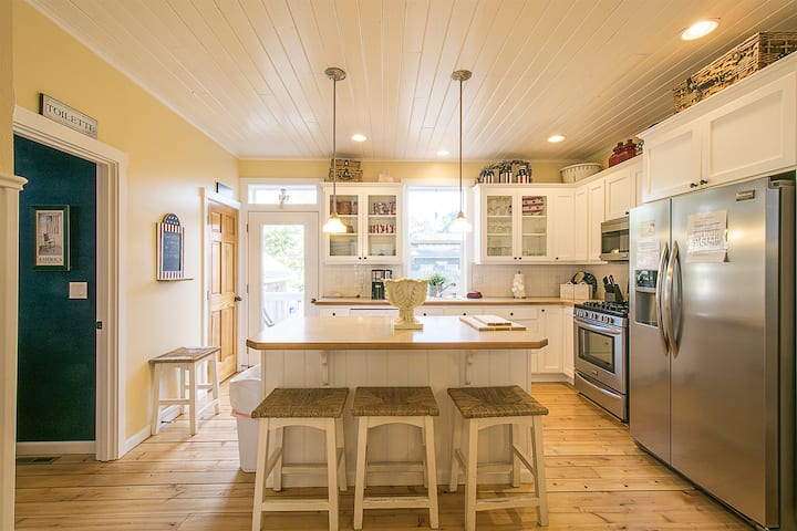 4-stories Of Pure Fun, Hottub, Bikes, Master Wking - Depoe Bay, OR