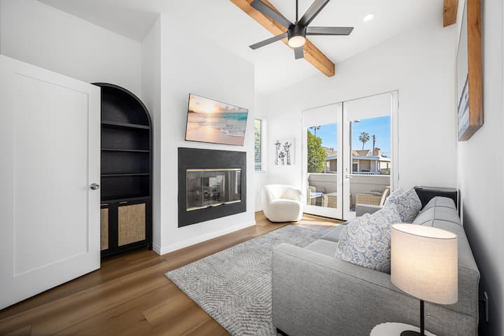 Coastal 3br Retreat-steps To Beach-private Patio - Newport Beach, CA