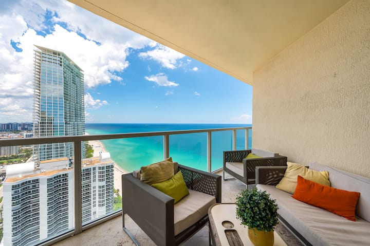 Unreal Ocean Views! Modern Decor - Stunning Unit! - Sunny Isles Beach, FL