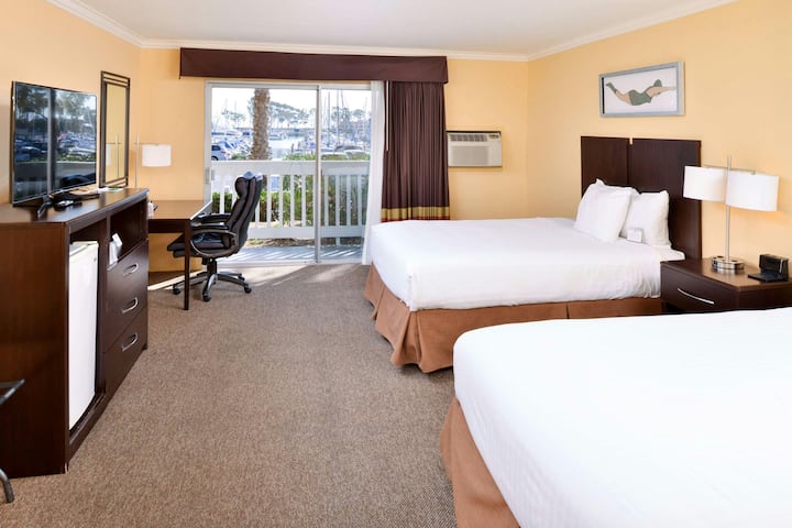 The Only Hotel Right On The Harbor - Laguna Niguel, CA