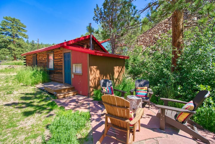 Rustic Riverside Cabin With Patio — Family Escape - Allenspark, CO