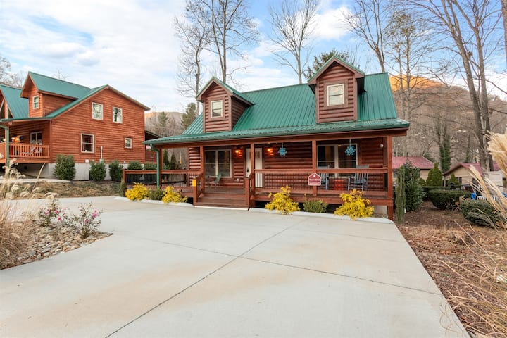 The Snow Owl Cabin With Hot Tub By Mountain Valley - Maggie Valley, NC