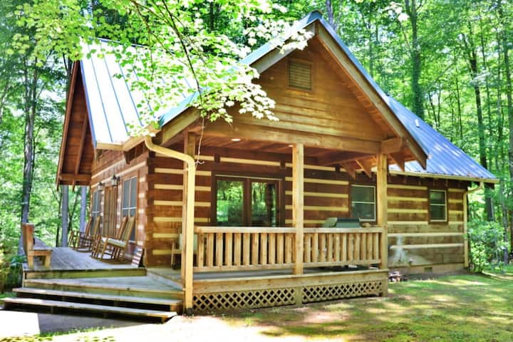 The Hilltop: Beautiful Pet Friendly Cabin! - Cherokee, NC