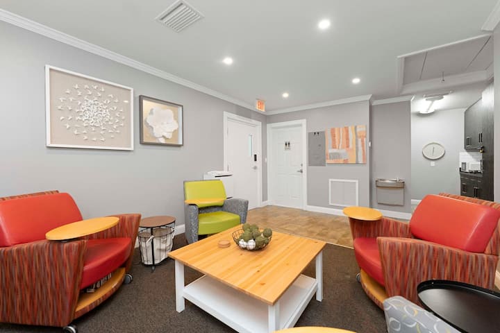 Cozy 2br W/ Workspace & Projector - 잭슨빌