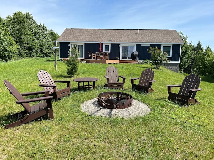 Newly Updated Home Near Suttons Bay. Game Room. - Suttons Bay, MI