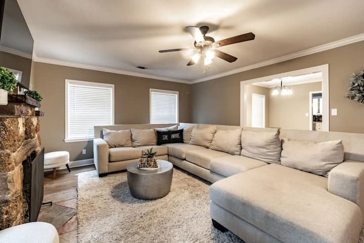 Hidden Grove - 3br 2.5ba - Walk To Tech - 拉巴克